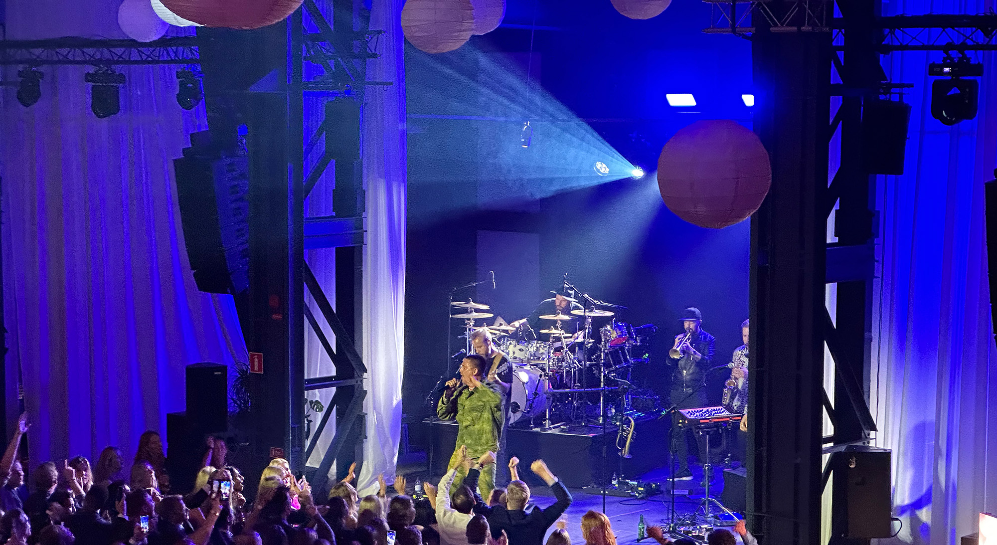 AV-utrustning och scenteknik lyfter evenemang med ljud, ljus, bild